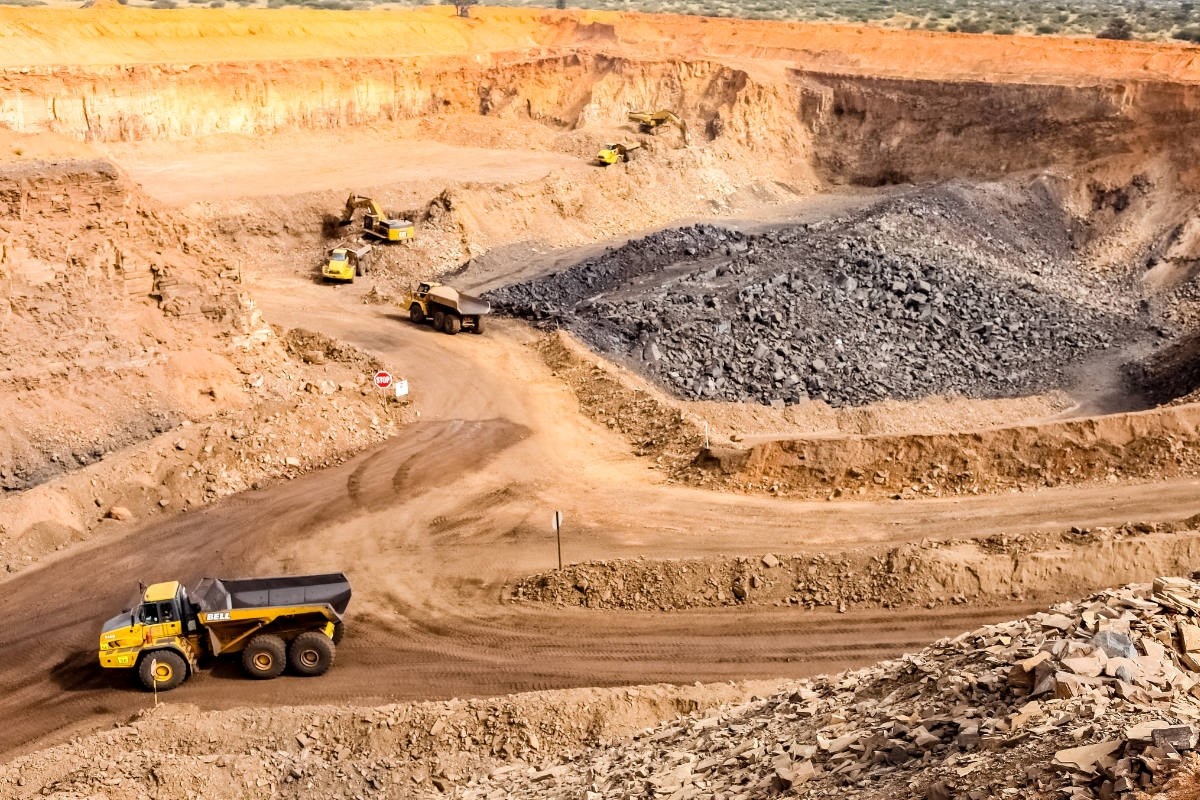 SIKAKROM with Gideon Donkor: Mining, nationalism, and decline: The Case ...